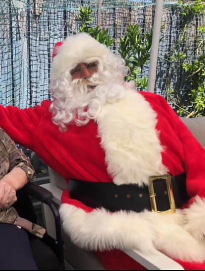 Santa, Christmas tunes and $100 gift card giveaways at Greythorn ...